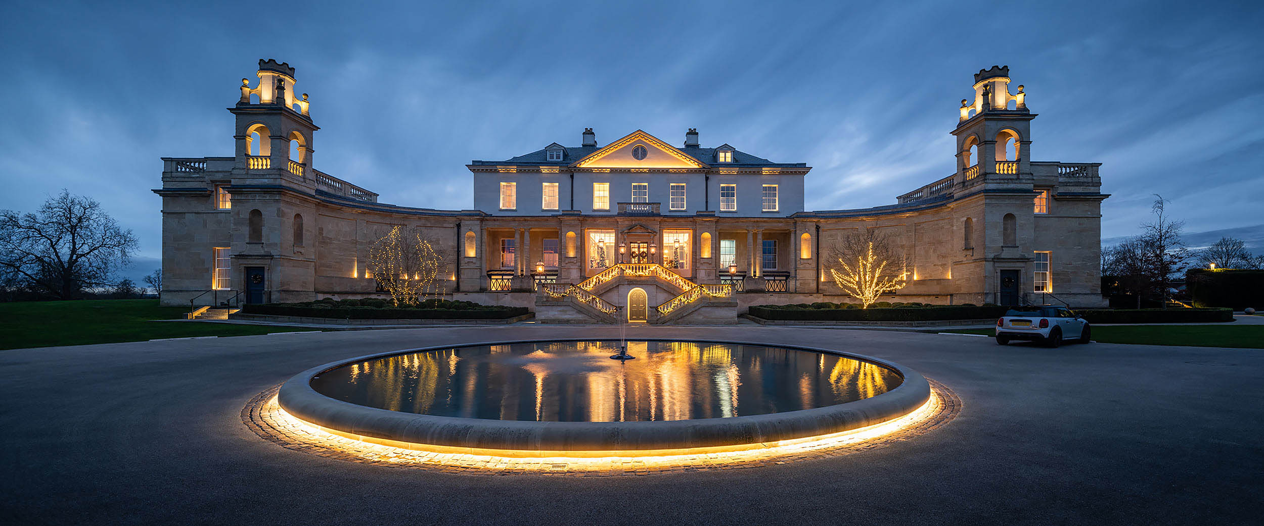 photography-of-exterior-langley-hotel-in-slough-buckinghamshire-twilight